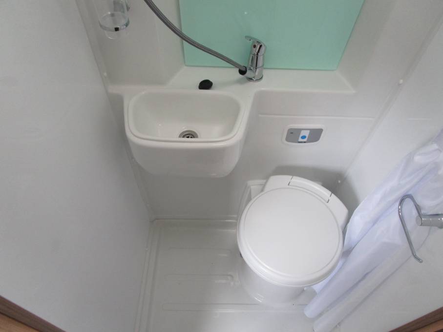 SWIFT SELECT CHAMPAGNE 144 COMPACT 3 BERTH, 4 BELTS REAR BED CAMPER VAN ...