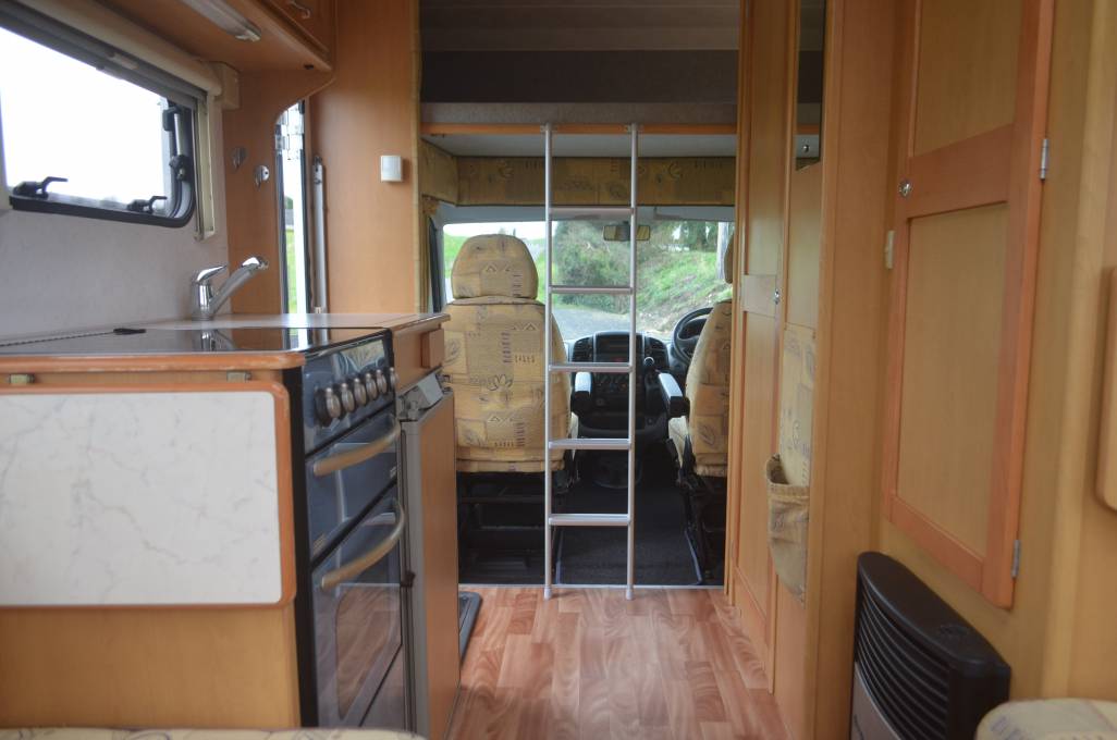 2005 COMPASS AVANTGARDE 200