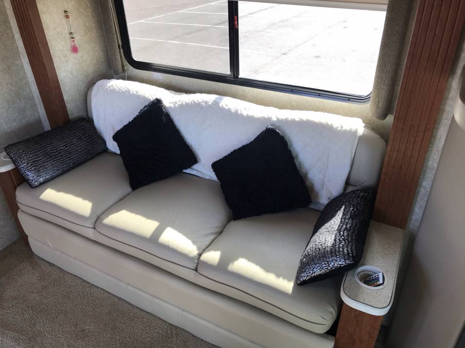 2005 Four Winds Chateau Citation RV - Low mileage - diesel - left hand ...