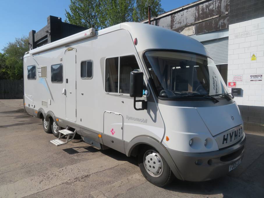 Hymer B774, 4 Berth, 5 Travelling seats, Tag Axle Drop Down Bed