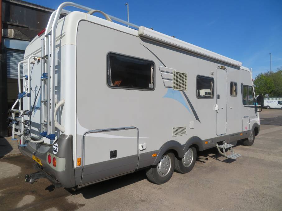 Hymer B774, 4 Berth, 5 Travelling seats, Tag Axle Drop Down Bed