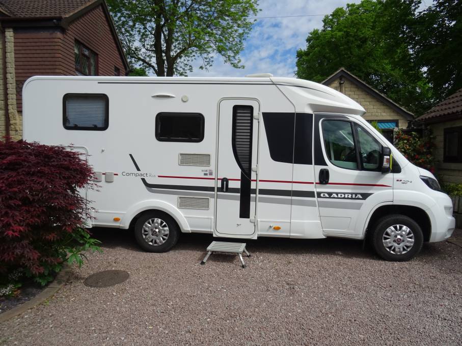 Adria Compact SL Plus - 2017 - Low Profile - Rear Fixed Singles - 3 ...