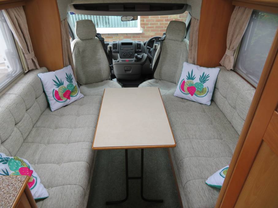 Compass Avantgarde 115, 2007, 2 Berth