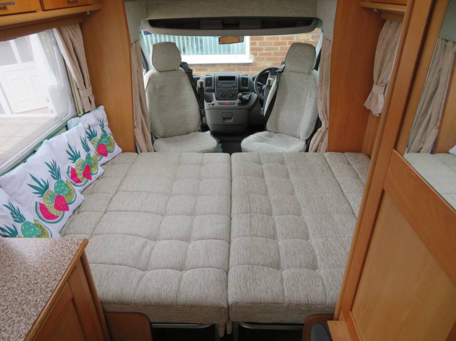 Compass Avantgarde 115, 2007, 2 Berth