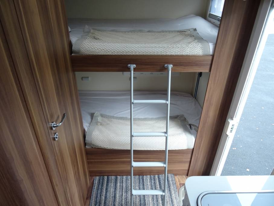 Roller Team Auto Roller Lo-Line 707 2017 6 Berth Rear Bunk beds ...