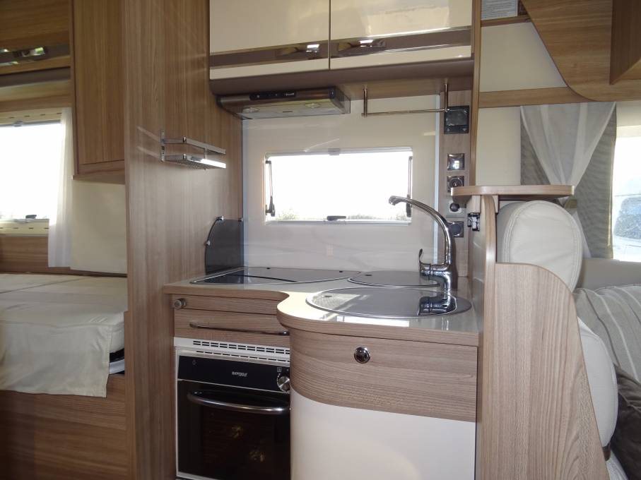 Rapido 7065FF Design Edition 4 Berth 2015