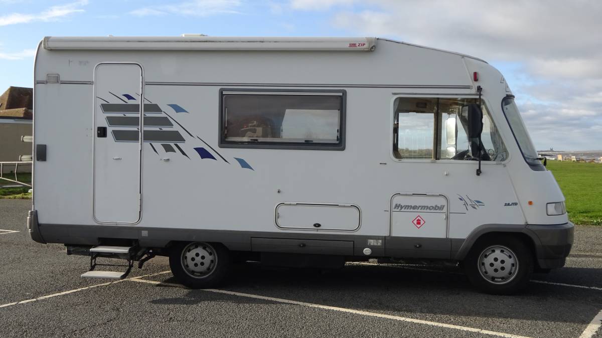 REDUCED - 2001 Hymer Classic BC584 A class 3 berth 3 seat belted recent ...