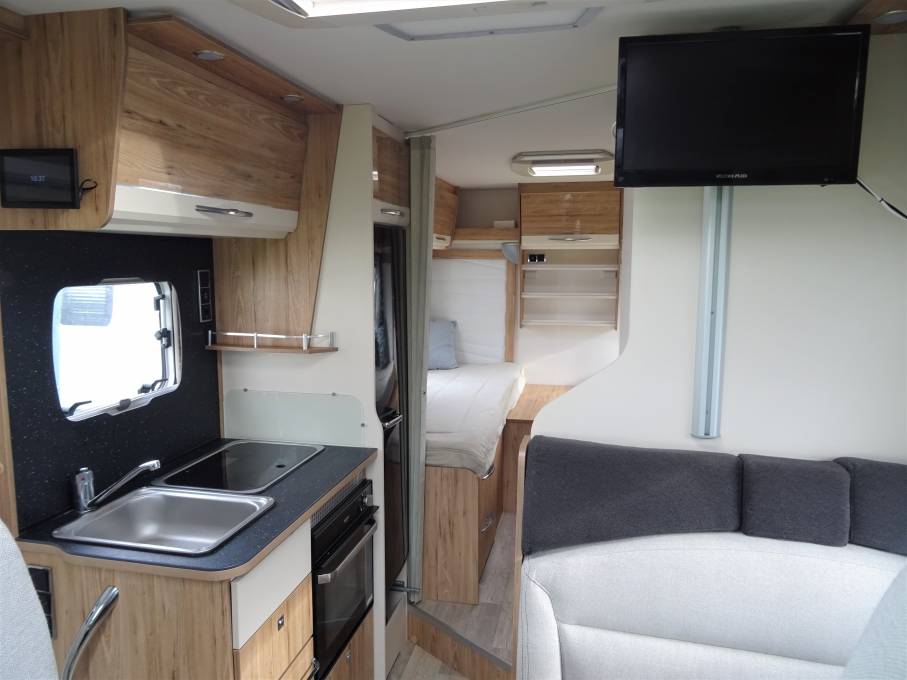 Pilote P650GJ 3 Berth 4 Travel Seat Rear Fixed Twin Bed Motorhome ...