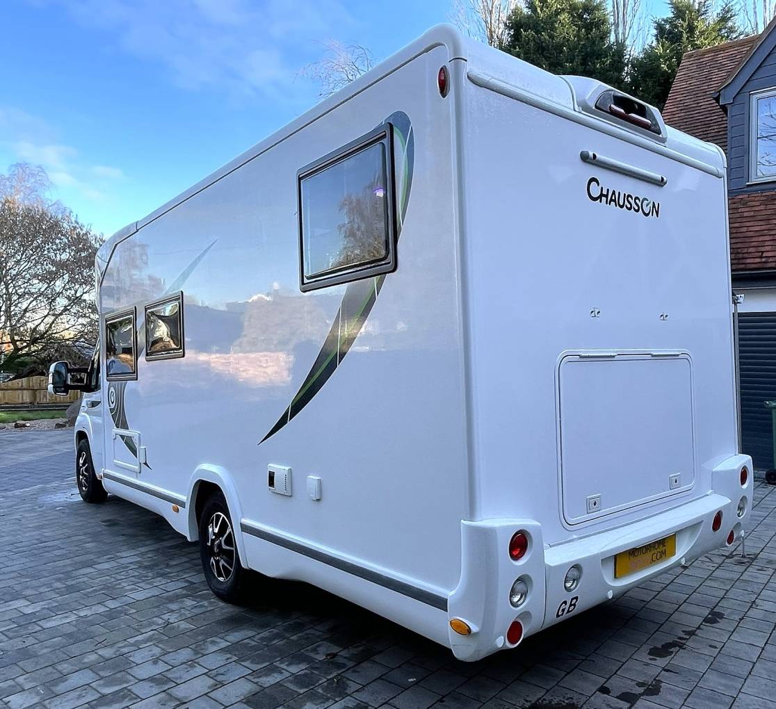 CHAUSSON FLASH 727GA SPECIAL EDITION 5 BERTH 5 BELTS REAR FIXED BED OVER LARGE GARAGE ELECTRIC ...