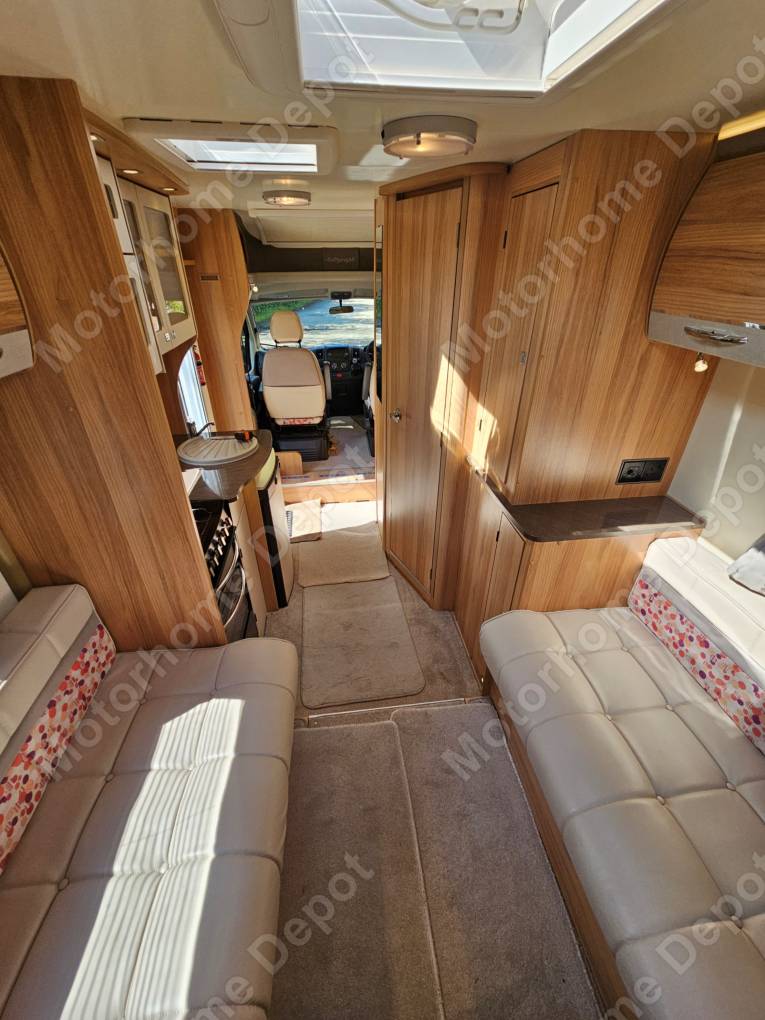 Bailey Approach Autograph 625, 2 berth, 3500kg.