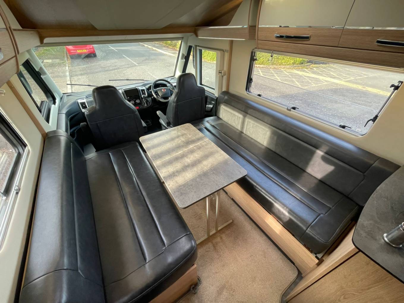 Auto-Trail Grand Frontier GF70 end wash room