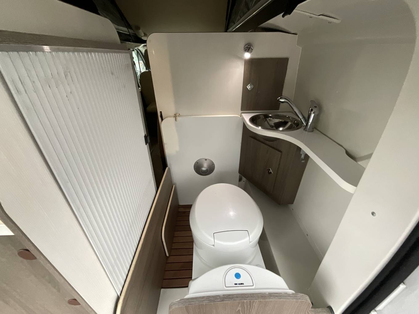 Randger R535 4 berth/belt pop top end washroom camper van for sale