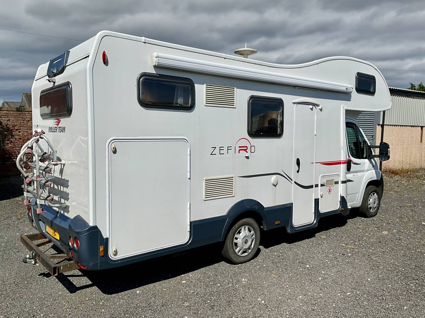 Roller Team Zefiro 690g, 2014, rear transverse bed garage for sale
