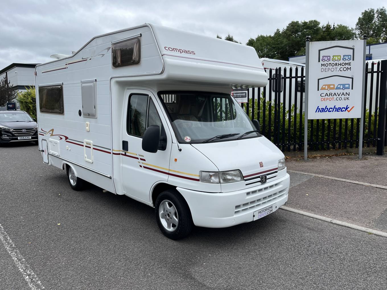 Compass Avatgarde 400 | 4-berth | U-shaped End Lounge | 3200kg