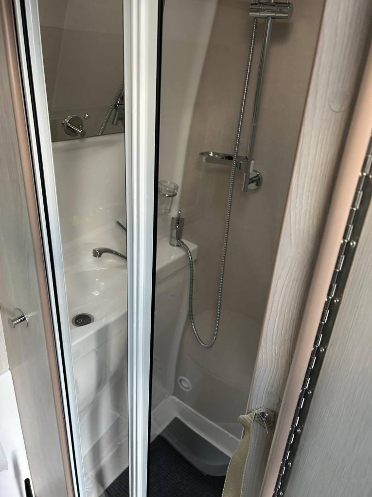 Auto-Sleepers Warwick XL, 2021, Auto, 56k miles, Extras galour.