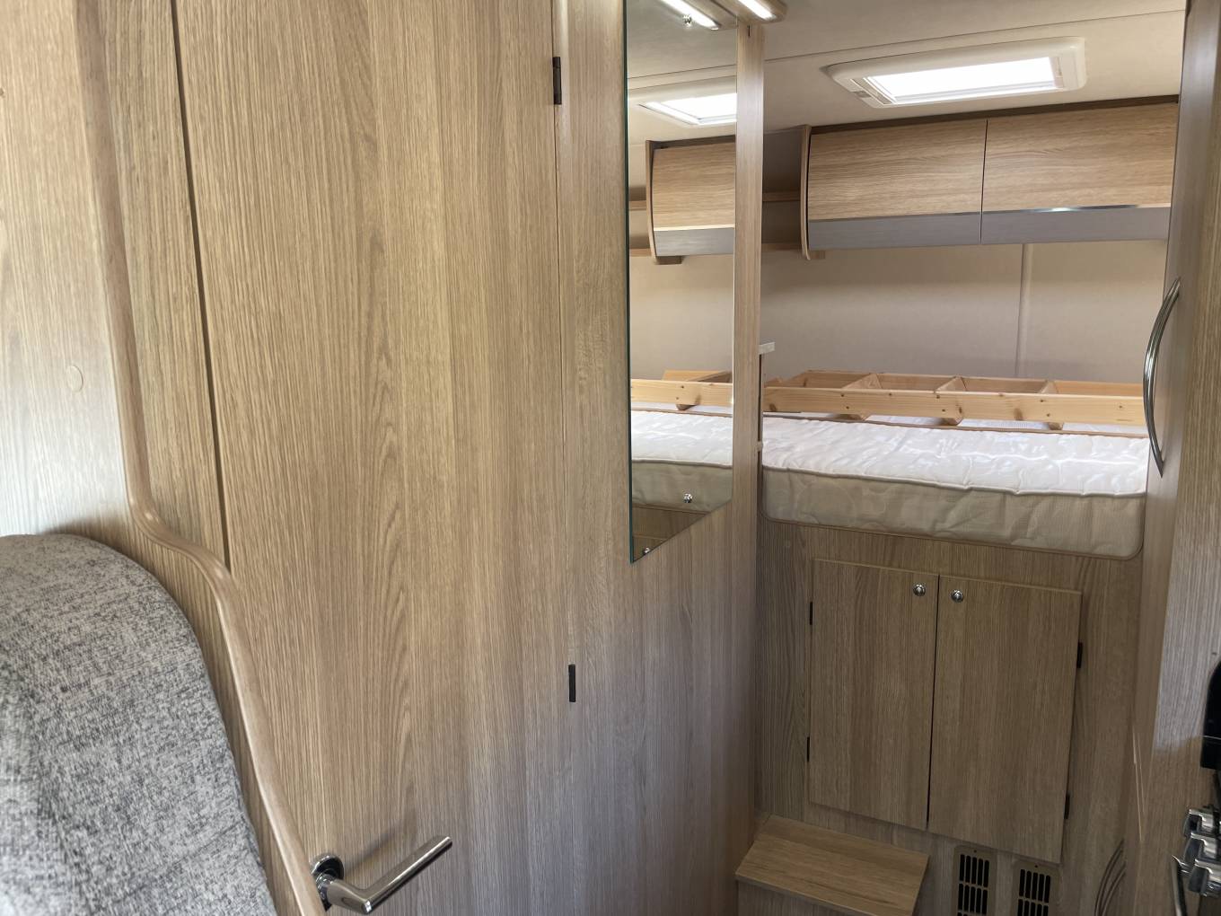 Autotrail Imala 736G AUTOMATIC 4 Berth 4 Belt Fixed bed large garage