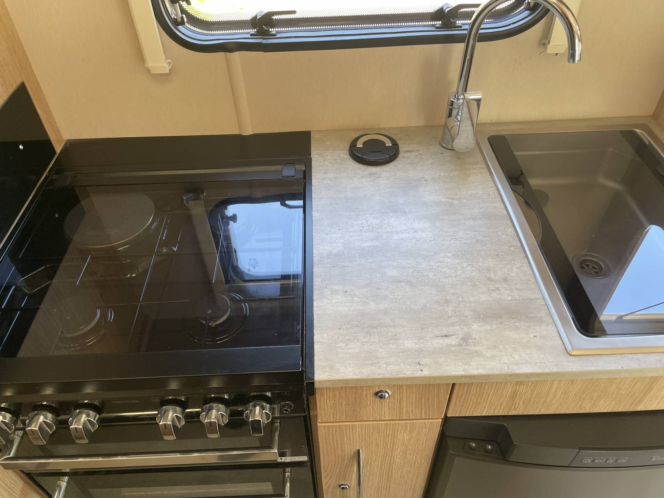 Autotrail Imala 736G AUTOMATIC 4 Berth 4 Belt Fixed bed large garage